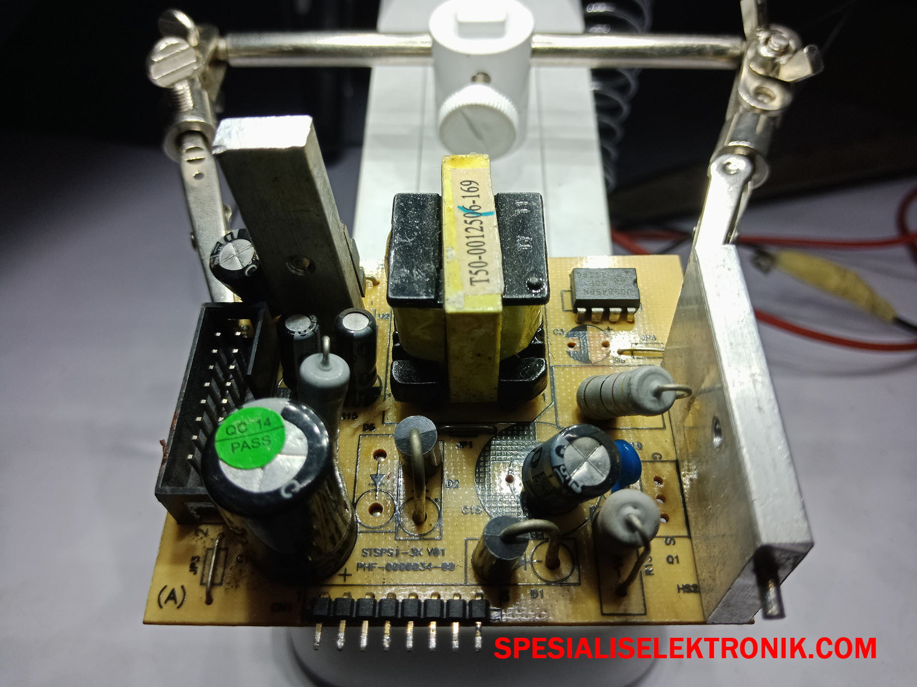 Pengertian, Fungsi dan Cara Kerja UPS - Spesialis Elektronik